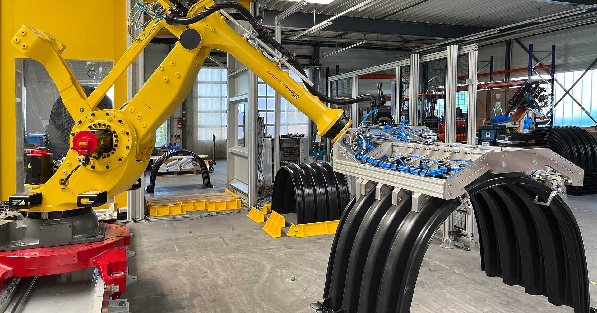 Hybrid gripper for safe component handling | Sampas + SilverCut